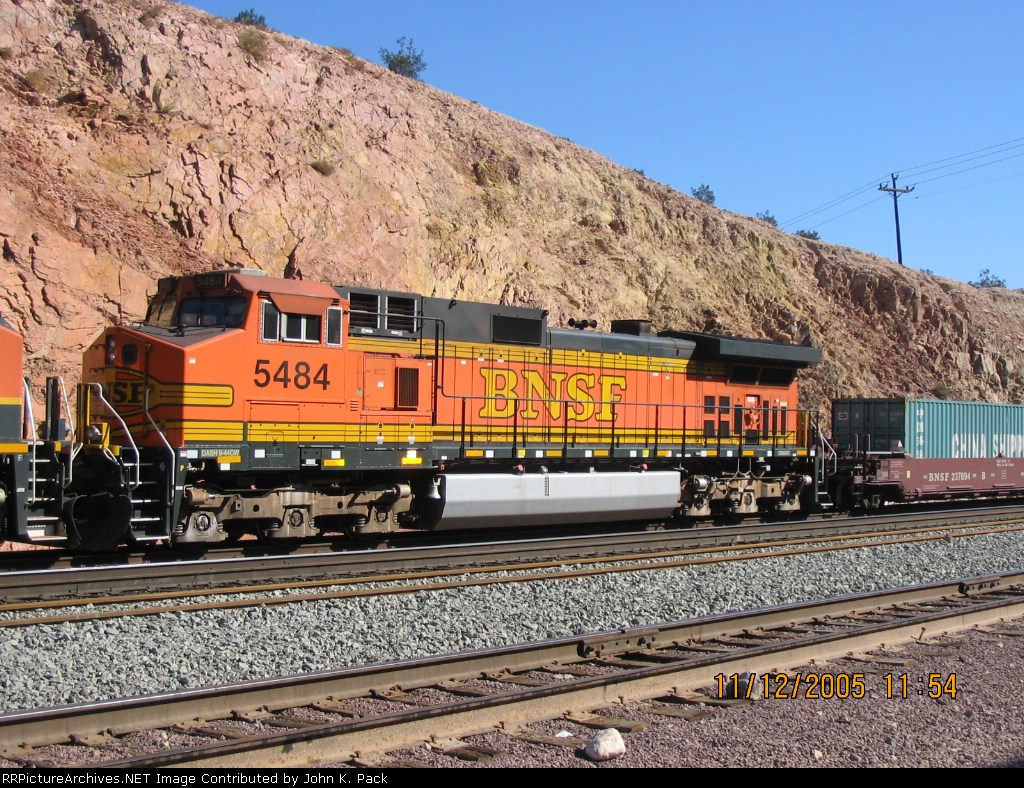 BNSF 5484